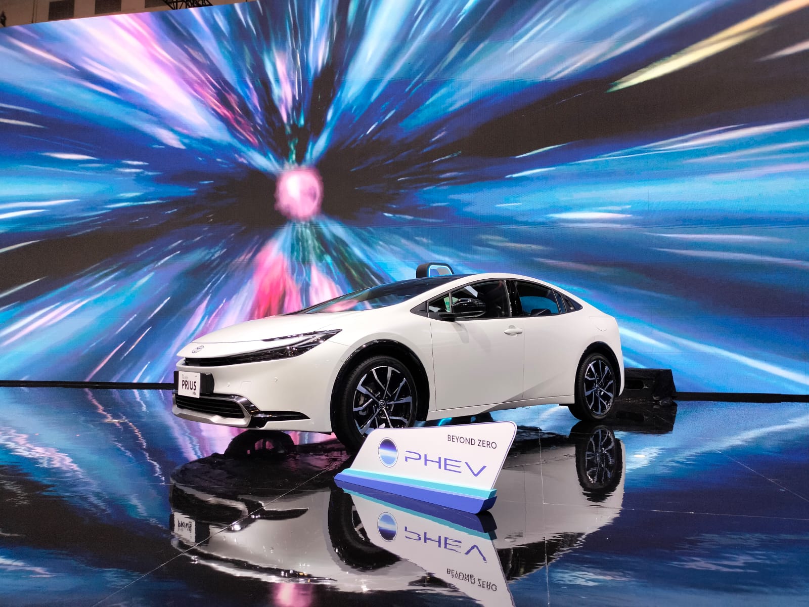 Toyota Hadirkan Model Prius HEV dan PHEV di GIIAS 2024 - Automotive Ladies